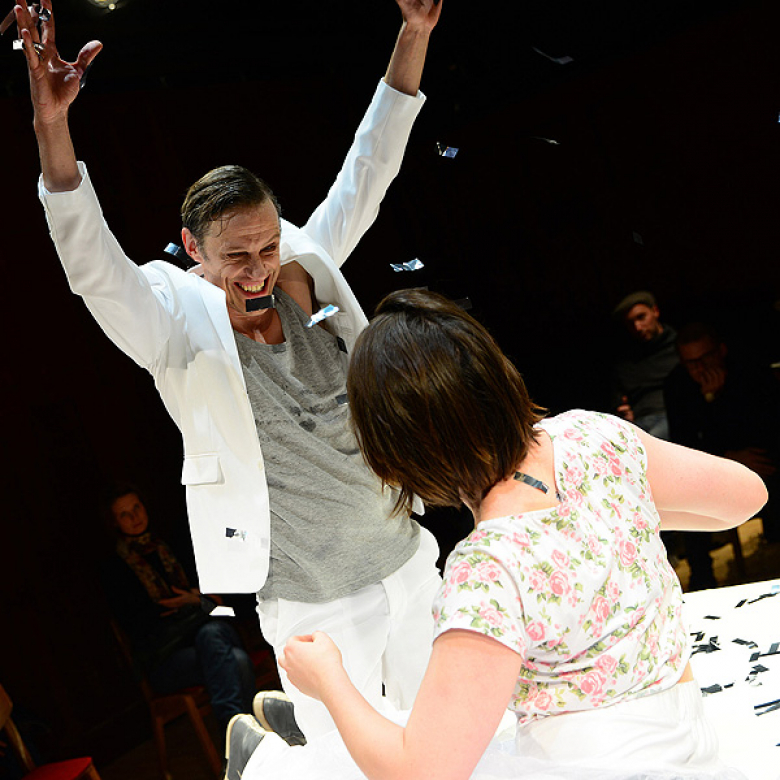 Andreas Hutzel (Johan), Sina Kiebling (Marianne), Scener ur ett ...